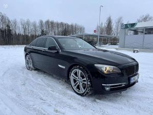 Black BMW 740 2012 in Naujoji Akmene, with an engine capacity of 2.98 L and mileage of 293 thousand km for 10500 €, photo  on AUTOMOTO.COM.LV