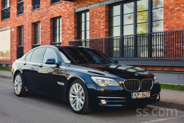 Black BMW 740 2012 in Jurmala, with an engine capacity of 3.00 L and mileage of 260 thousand km for 14300 €, photo 2 on AUTOMOTO.COM.LV