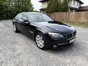 Black BMW 740 2012 in Saldus, with an engine capacity of 3.00 L and mileage of 262 thousand km for 11950 €, photo 4 on AUTOMOTO.COM.LV