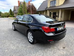 Black BMW 740 2012 in Saldus, with an engine capacity of 3.00 L and mileage of 262 thousand km for 11950 €, photo 8 on AUTOMOTO.COM.LV