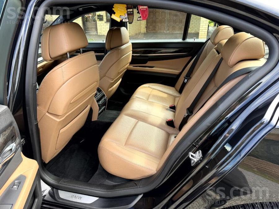 Black BMW 740 2012 in Saldus, with an engine capacity of 3.00 L and mileage of 262 thousand km for 11950 €, photo 13 on AUTOMOTO.COM.LV