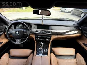 Black BMW 740 2012 in Saldus, with an engine capacity of 3.00 L and mileage of 262 thousand km for 11950 €, photo 15 on AUTOMOTO.COM.LV