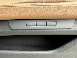 Black BMW 740 2012 in Saldus, with an engine capacity of 3.00 L and mileage of 262 thousand km for 11950 €, photo 18 on AUTOMOTO.COM.LV
