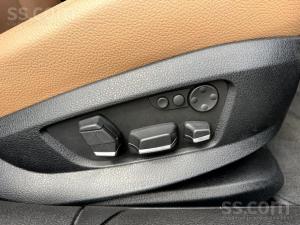 Black BMW 740 2012 in Saldus, with an engine capacity of 3.00 L and mileage of 262 thousand km for 11950 €, photo 19 on AUTOMOTO.COM.LV