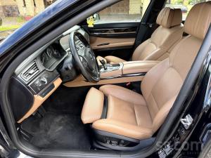 Black BMW 740 2012 in Saldus, with an engine capacity of 3.00 L and mileage of 262 thousand km for 11950 €, photo 20 on AUTOMOTO.COM.LV