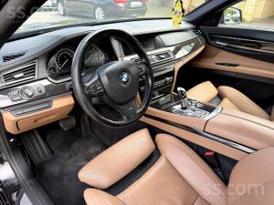 Black BMW 740 2012 in Saldus, with an engine capacity of 3.00 L and mileage of 262 thousand km for 11950 €, photo 21 on AUTOMOTO.COM.LV