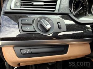 Black BMW 740 2012 in Saldus, with an engine capacity of 3.00 L and mileage of 262 thousand km for 11950 €, photo 29 on AUTOMOTO.COM.LV