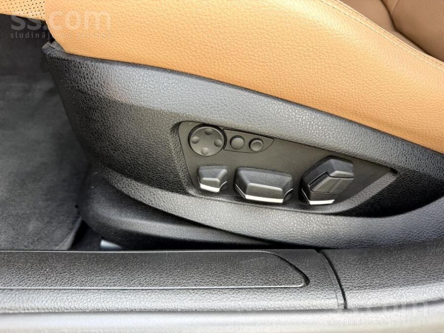 Black BMW 740 2012 in Saldus, with an engine capacity of 3.00 L and mileage of 262 thousand km for 11950 €, photo 31 on AUTOMOTO.COM.LV