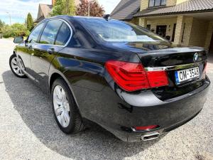 Black BMW 740 2012 in Saldus, with an engine capacity of 3.00 L and mileage of 262 thousand km for 11950 €, photo 36 on AUTOMOTO.COM.LV
