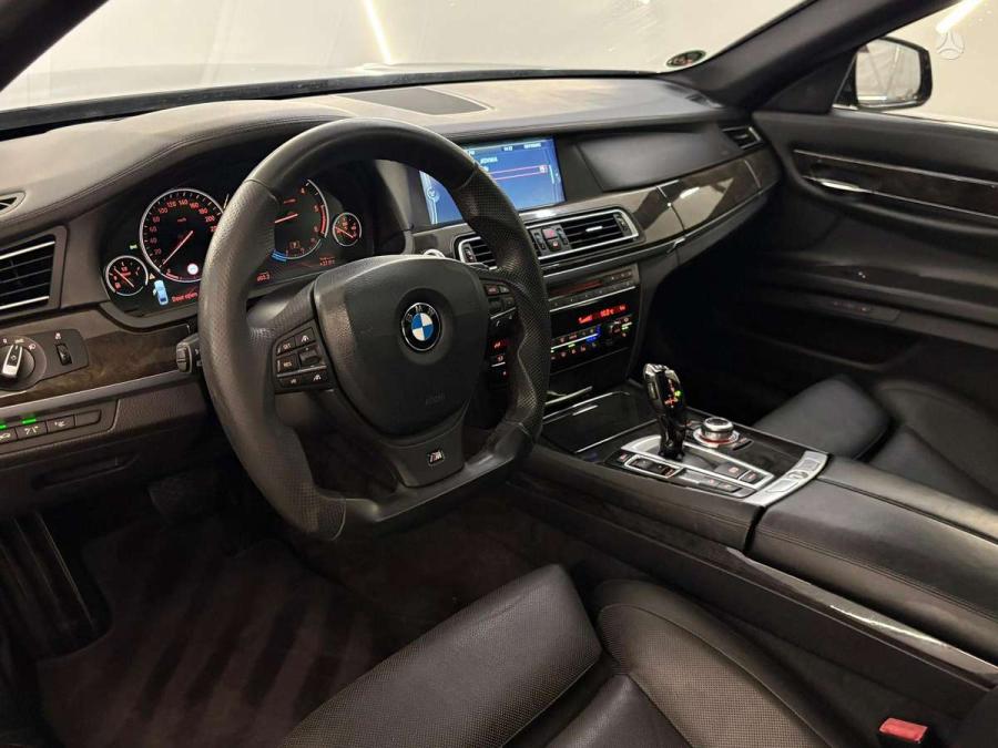 Black BMW 740 2012 in Marijampole, with an engine capacity of 2.99 L and mileage of 222 thousand km for 12450 €, photo 3 on AUTOMOTO.COM.LV