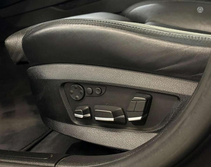 Black BMW 740 2012 in Marijampole, with an engine capacity of 2.99 L and mileage of 222 thousand km for 12450 €, photo 8 on AUTOMOTO.COM.LV