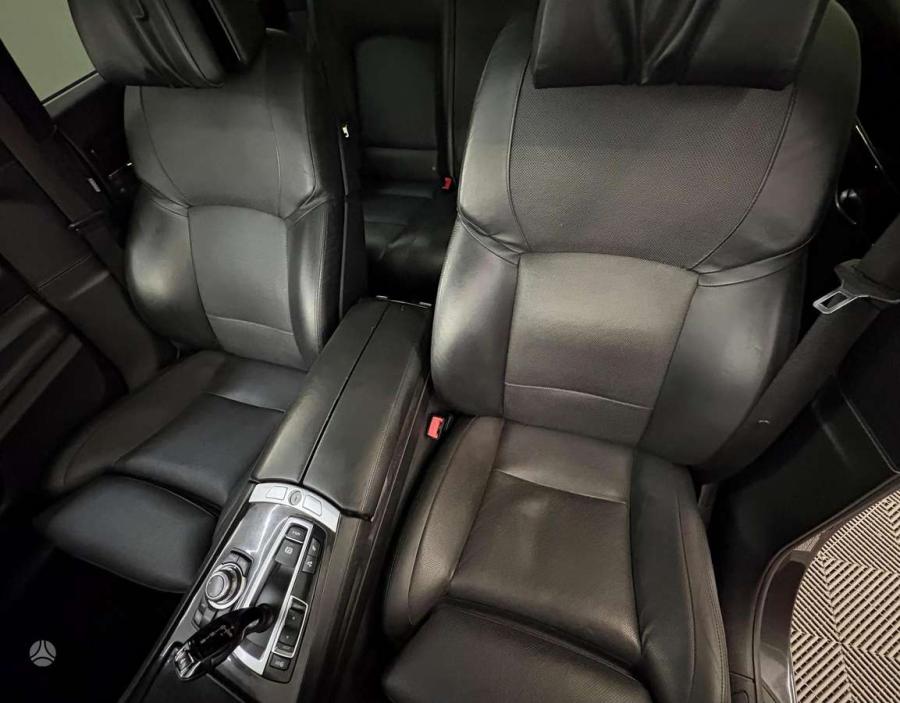 Black BMW 740 2012 in Marijampole, with an engine capacity of 2.99 L and mileage of 222 thousand km for 12450 €, photo 10 on AUTOMOTO.COM.LV