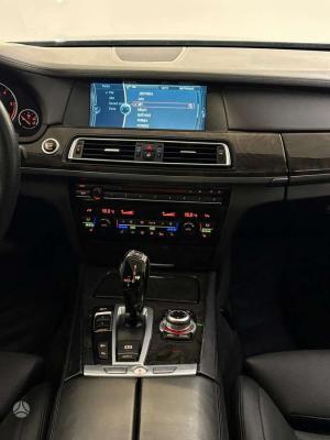 Black BMW 740 2012 in Marijampole, with an engine capacity of 2.99 L and mileage of 222 thousand km for 12450 €, photo 15 on AUTOMOTO.COM.LV