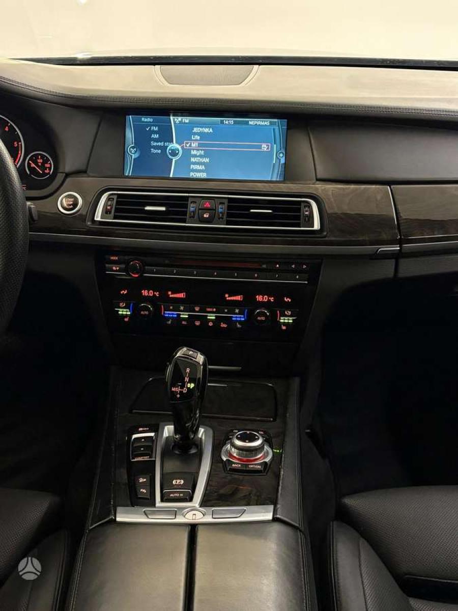 Black BMW 740 2012 in Marijampole, with an engine capacity of 2.99 L and mileage of 222 thousand km for 12450 €, photo 15 on AUTOMOTO.COM.LV