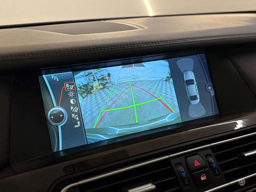 Black BMW 740 2012 in Marijampole, with an engine capacity of 2.99 L and mileage of 222 thousand km for 12450 €, photo 20 on AUTOMOTO.COM.LV