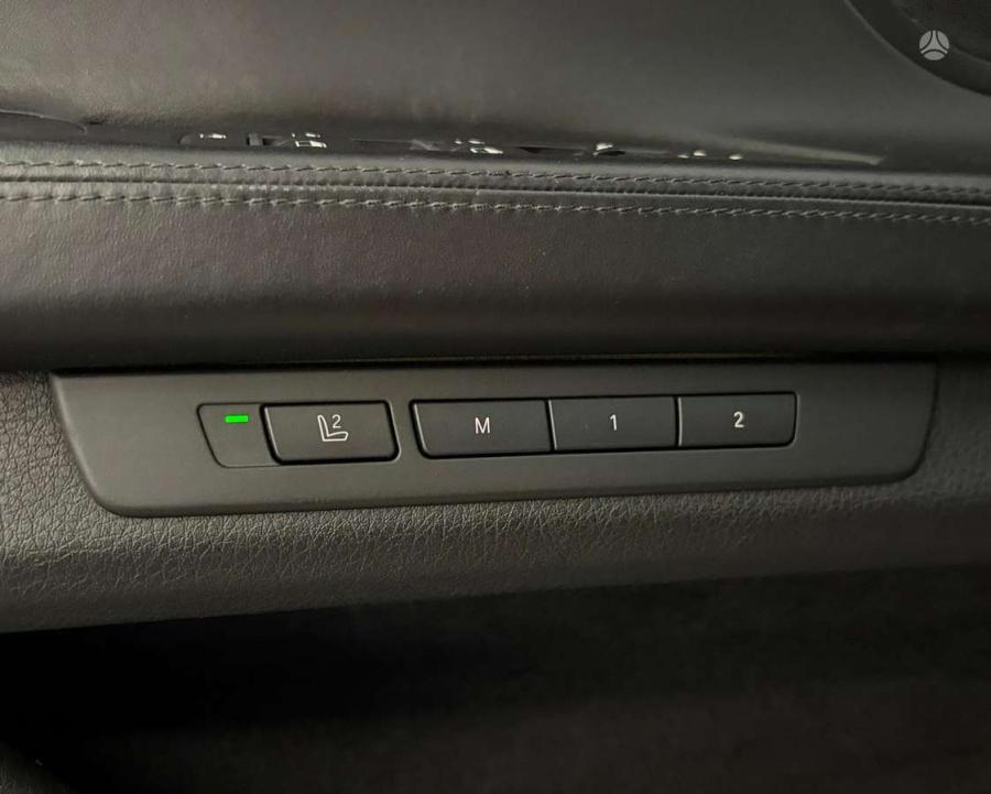 Black BMW 740 2012 in Marijampole, with an engine capacity of 2.99 L and mileage of 222 thousand km for 12450 €, photo 21 on AUTOMOTO.COM.LV