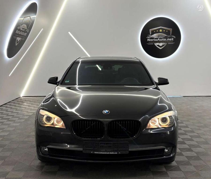 Black BMW 740 2012 in Marijampole, with an engine capacity of 2.99 L and mileage of 222 thousand km for 12450 €, photo 33 on AUTOMOTO.COM.LV