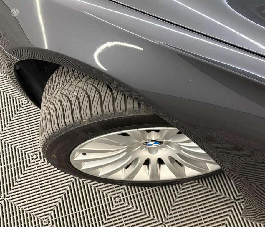 Black BMW 740 2012 in Marijampole, with an engine capacity of 2.99 L and mileage of 222 thousand km for 12450 €, photo 34 on AUTOMOTO.COM.LV