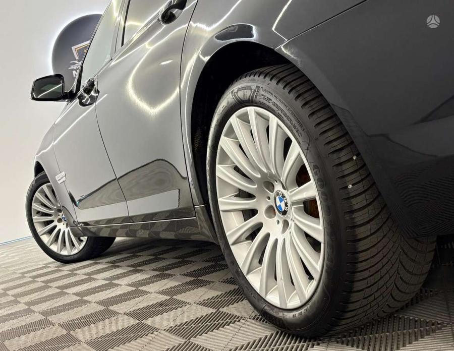 Black BMW 740 2012 in Marijampole, with an engine capacity of 2.99 L and mileage of 222 thousand km for 12450 €, photo 35 on AUTOMOTO.COM.LV
