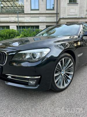 Black BMW 740 2012 in Jurmala, with an engine capacity of 3.00 L and mileage of 188 thousand km for 14300 €, photo 3 on AUTOMOTO.COM.LV