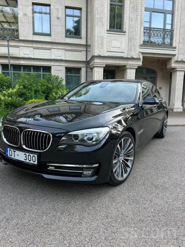 Black BMW 740 2012 in Jurmala, with an engine capacity of 3.00 L and mileage of 188 thousand km for 14300 €, photo 3 on AUTOMOTO.COM.LV