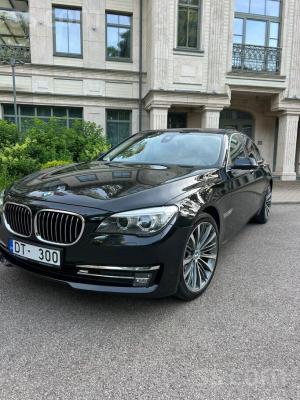 Black BMW 740 2012 in Jurmala, with an engine capacity of 3.00 L and mileage of 188 thousand km for 14300 €, photo 4 on AUTOMOTO.COM.LV