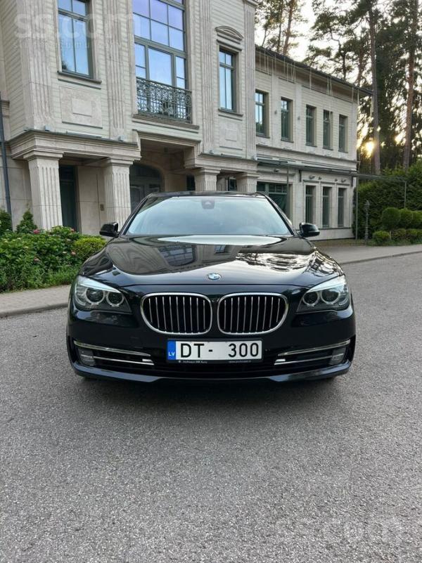 Black BMW 740 2012 in Jurmala, with an engine capacity of 3.00 L and mileage of 188 thousand km for 14300 €, photo 4 on AUTOMOTO.COM.LV