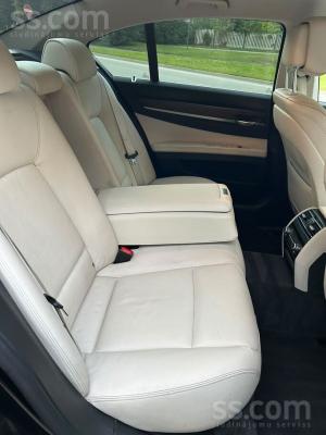 Black BMW 740 2012 in Jurmala, with an engine capacity of 3.00 L and mileage of 188 thousand km for 14300 €, photo 17 on AUTOMOTO.COM.LV