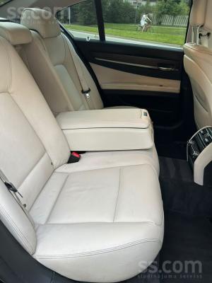 Black BMW 740 2012 in Jurmala, with an engine capacity of 3.00 L and mileage of 188 thousand km for 14300 €, photo 19 on AUTOMOTO.COM.LV