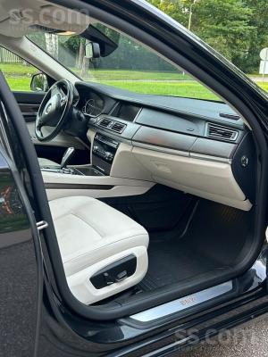 Black BMW 740 2012 in Jurmala, with an engine capacity of 3.00 L and mileage of 188 thousand km for 14300 €, photo 21 on AUTOMOTO.COM.LV