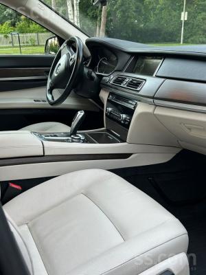 Black BMW 740 2012 in Jurmala, with an engine capacity of 3.00 L and mileage of 188 thousand km for 14300 €, photo 23 on AUTOMOTO.COM.LV
