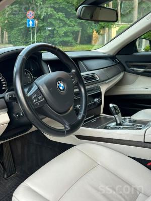 Black BMW 740 2012 in Jurmala, with an engine capacity of 3.00 L and mileage of 188 thousand km for 14300 €, photo 24 on AUTOMOTO.COM.LV