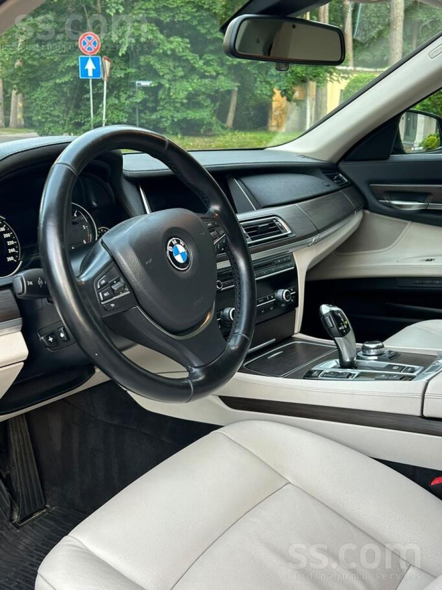 Black BMW 740 2012 in Jurmala, with an engine capacity of 3.00 L and mileage of 188 thousand km for 14300 €, photo 24 on AUTOMOTO.COM.LV