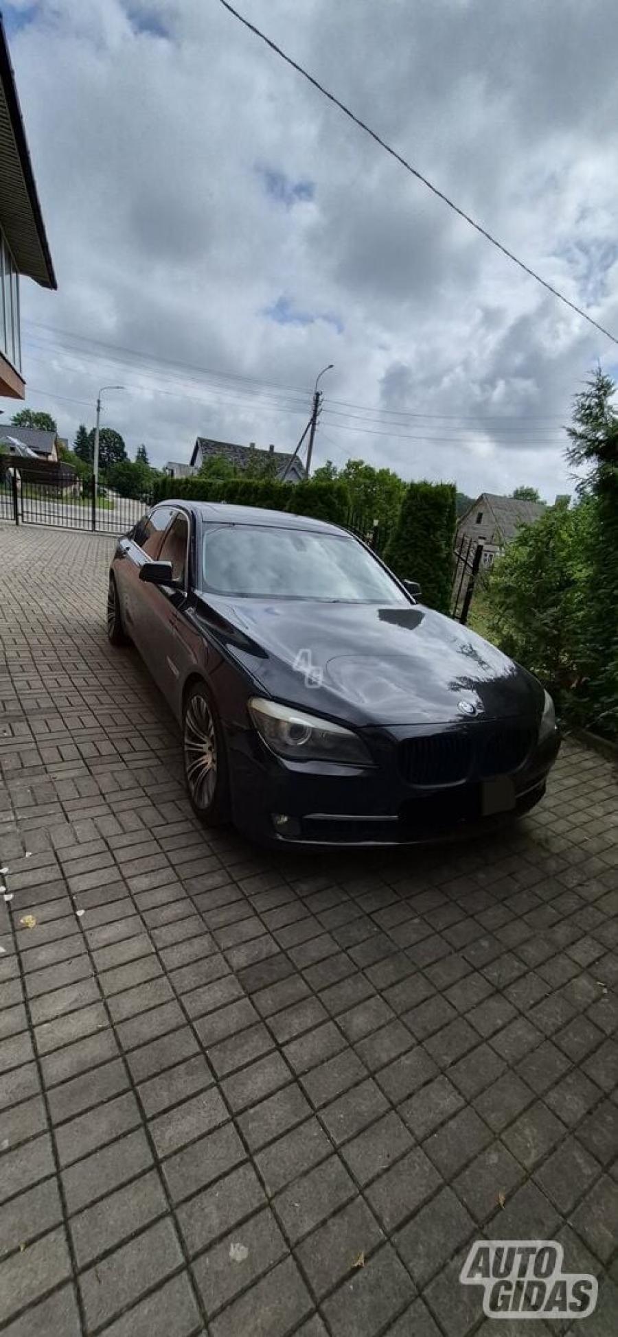 Black BMW 740 2012 in Siauliai, with an engine capacity of 3.00 L and mileage of 300 thousand km for 9500 €, photo 1 on AUTOMOTO.COM.LV