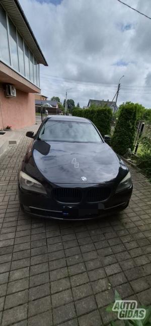 Black BMW 740 2012 in Siauliai, with an engine capacity of 3.00 L and mileage of 300 thousand km for 9500 €, photo 3 on AUTOMOTO.COM.LV