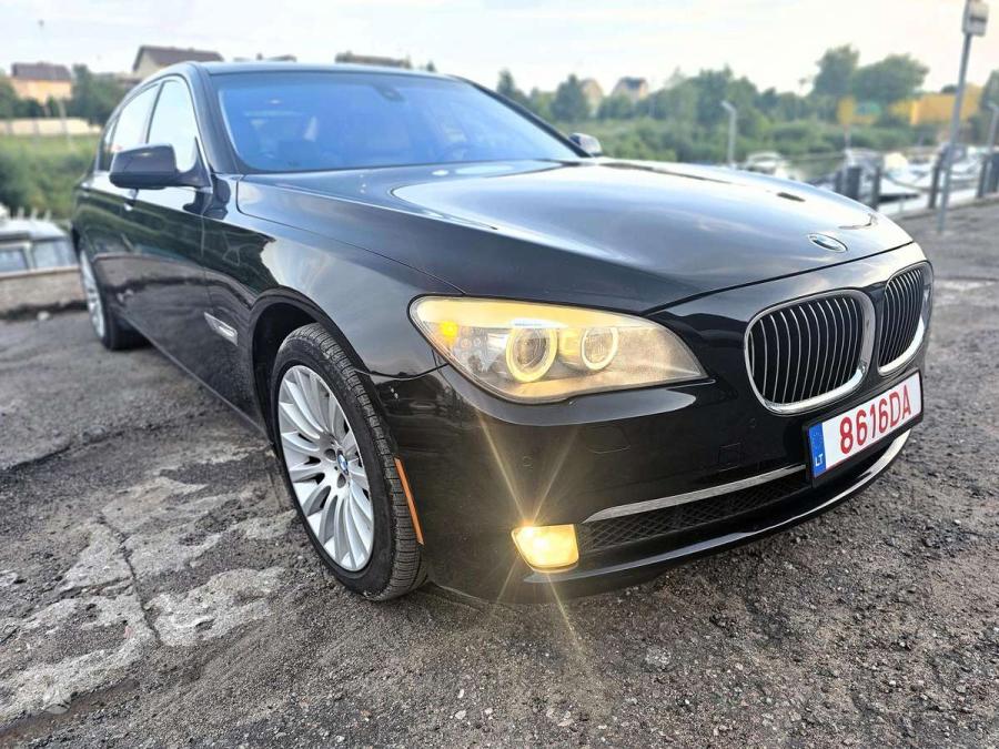 Black BMW 740 2012 in Klaipeda, with an engine capacity of 2.98 L and mileage of 250 thousand km for 7999 €, photo 1 on AUTOMOTO.COM.LV