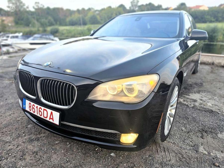 Black BMW 740 2012 in Klaipeda, with an engine capacity of 2.98 L and mileage of 250 thousand km for 7999 €, photo 5 on AUTOMOTO.COM.LV