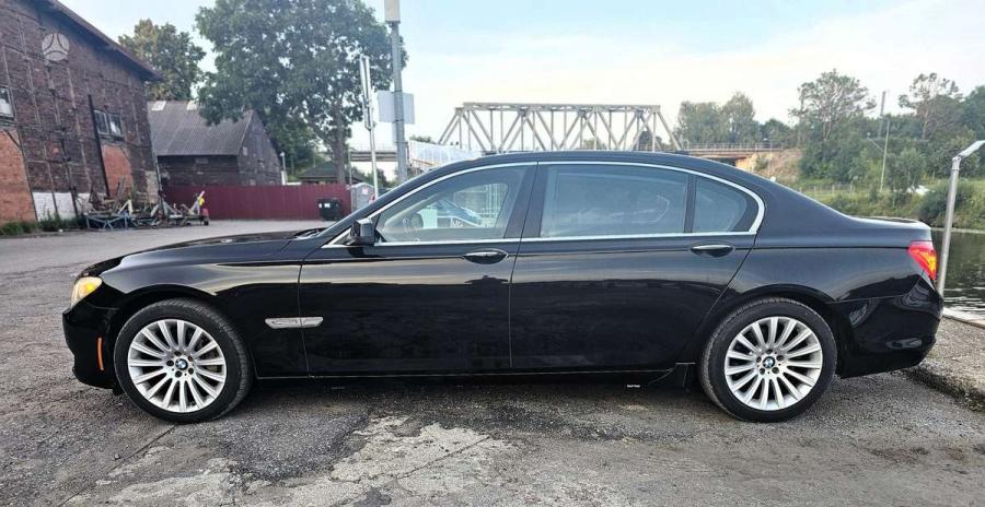 Black BMW 740 2012 in Klaipeda, with an engine capacity of 2.98 L and mileage of 250 thousand km for 7999 €, photo 6 on AUTOMOTO.COM.LV
