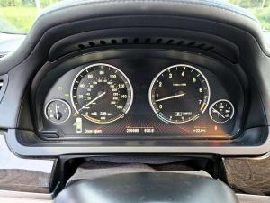 Black BMW 740 2012 in Klaipeda, with an engine capacity of 2.98 L and mileage of 250 thousand km for 7999 €, photo 13 on AUTOMOTO.COM.LV