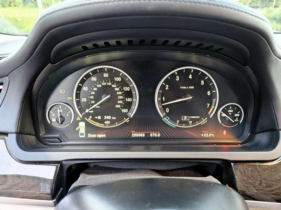 Black BMW 740 2012 in Klaipeda, with an engine capacity of 2.98 L and mileage of 250 thousand km for 7999 €, photo 13 on AUTOMOTO.COM.LV
