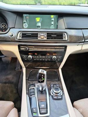 Black BMW 740 2012 in Klaipeda, with an engine capacity of 2.98 L and mileage of 250 thousand km for 7999 €, photo 14 on AUTOMOTO.COM.LV