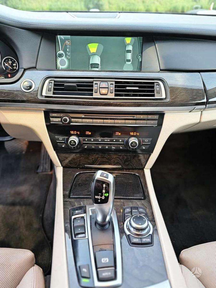 Black BMW 740 2012 in Klaipeda, with an engine capacity of 2.98 L and mileage of 250 thousand km for 7999 €, photo 14 on AUTOMOTO.COM.LV
