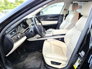Black BMW 740 2012 in Klaipeda, with an engine capacity of 2.98 L and mileage of 250 thousand km for 7999 €, photo 15 on AUTOMOTO.COM.LV