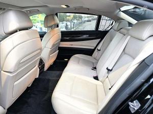 Black BMW 740 2012 in Klaipeda, with an engine capacity of 2.98 L and mileage of 250 thousand km for 7999 €, photo 16 on AUTOMOTO.COM.LV
