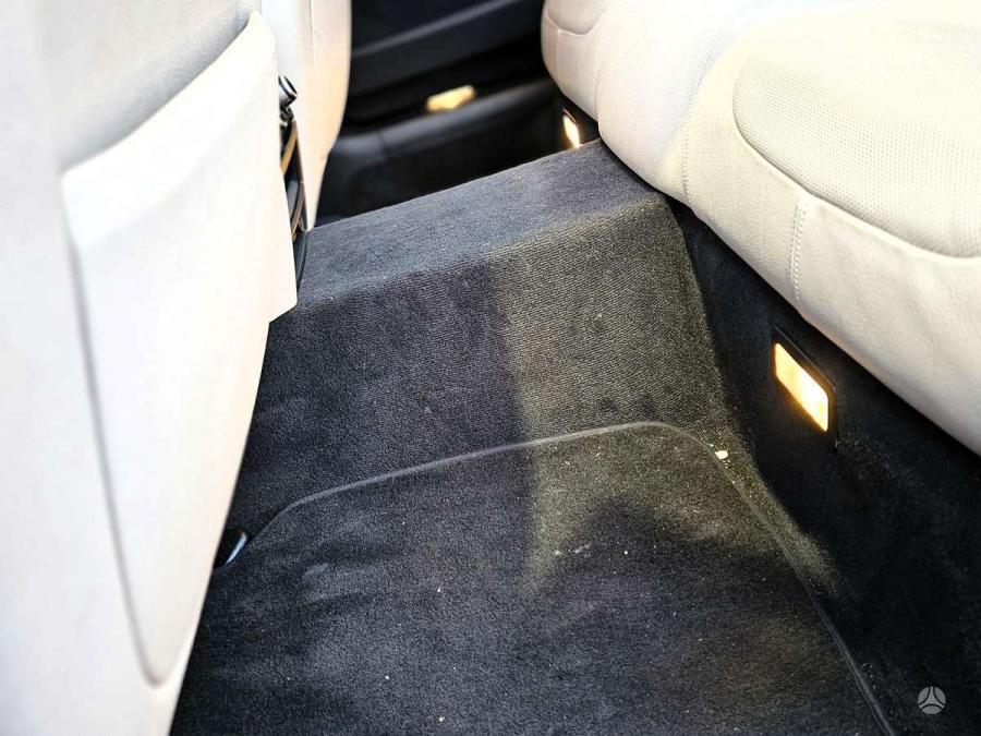 Black BMW 740 2012 in Klaipeda, with an engine capacity of 2.98 L and mileage of 250 thousand km for 7999 €, photo 20 on AUTOMOTO.COM.LV