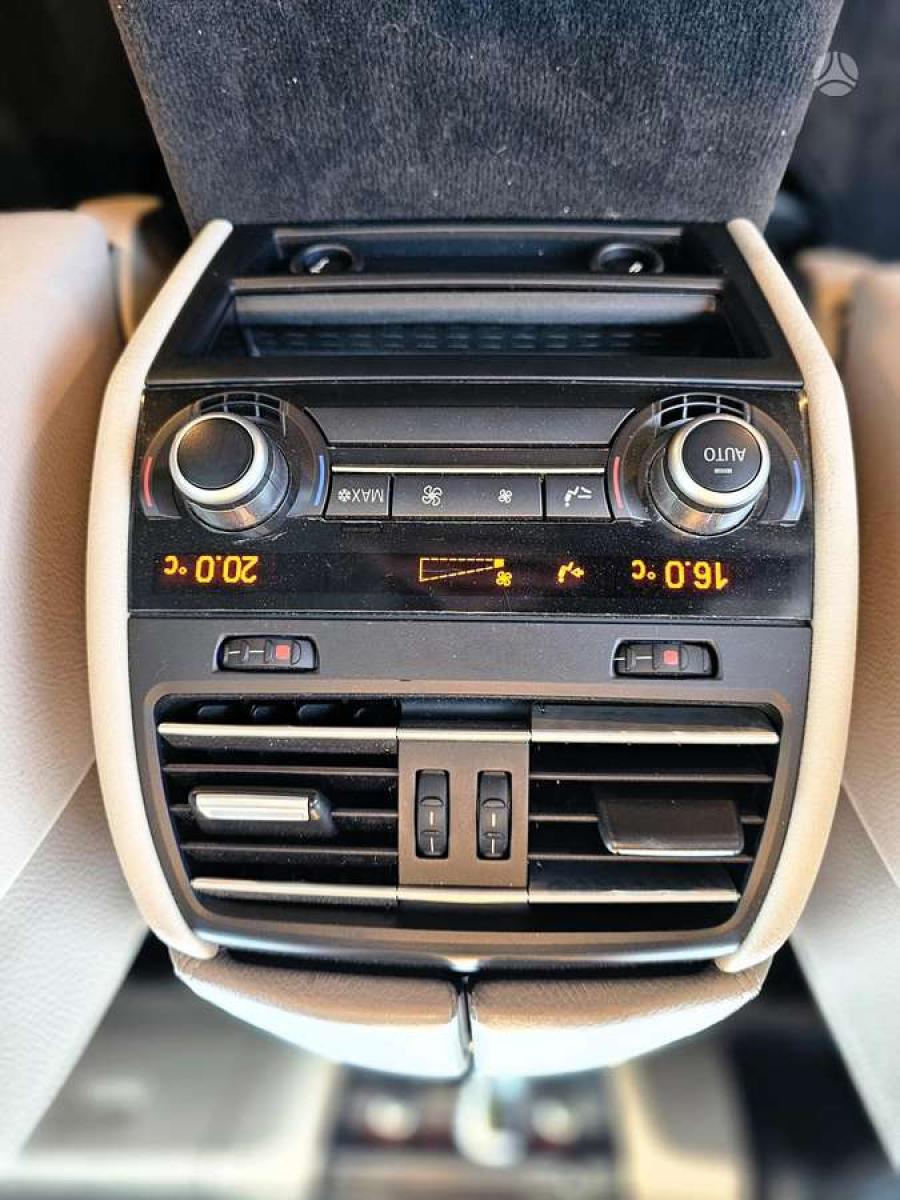 Black BMW 740 2012 in Klaipeda, with an engine capacity of 2.98 L and mileage of 250 thousand km for 7999 €, photo 21 on AUTOMOTO.COM.LV