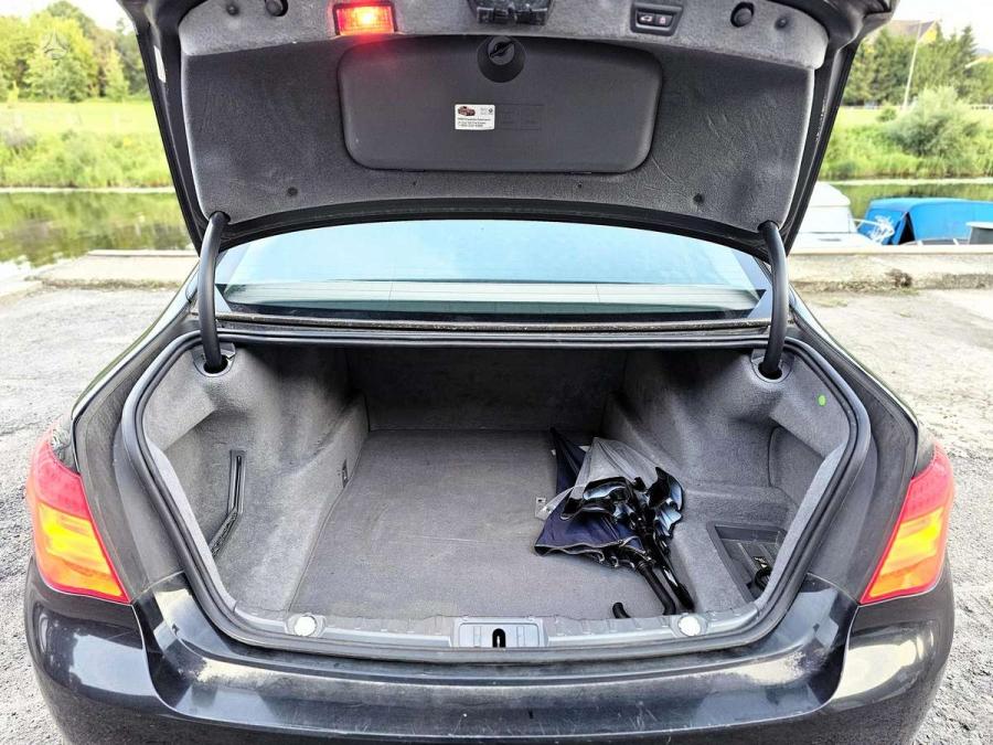 Black BMW 740 2012 in Klaipeda, with an engine capacity of 2.98 L and mileage of 250 thousand km for 7999 €, photo 25 on AUTOMOTO.COM.LV