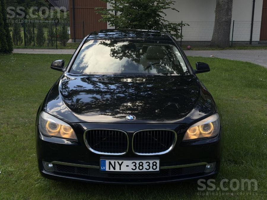 Black BMW 740 2012 in Jurmala, with an engine capacity of 3.00 L and mileage of 304 thousand km for 12000 €, photo 1 on AUTOMOTO.COM.LV