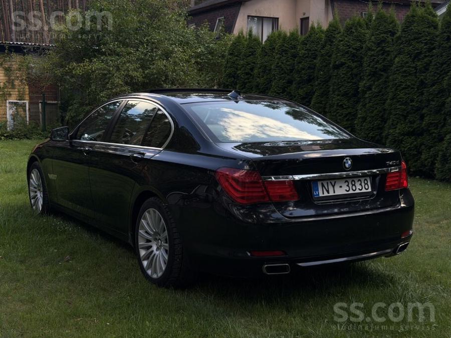 Black BMW 740 2012 in Jurmala, with an engine capacity of 3.00 L and mileage of 304 thousand km for 12000 €, photo 6 on AUTOMOTO.COM.LV
