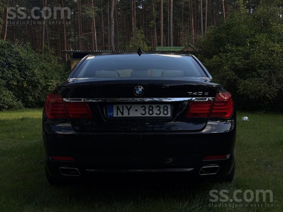 Black BMW 740 2012 in Jurmala, with an engine capacity of 3.00 L and mileage of 304 thousand km for 12000 €, photo 7 on AUTOMOTO.COM.LV